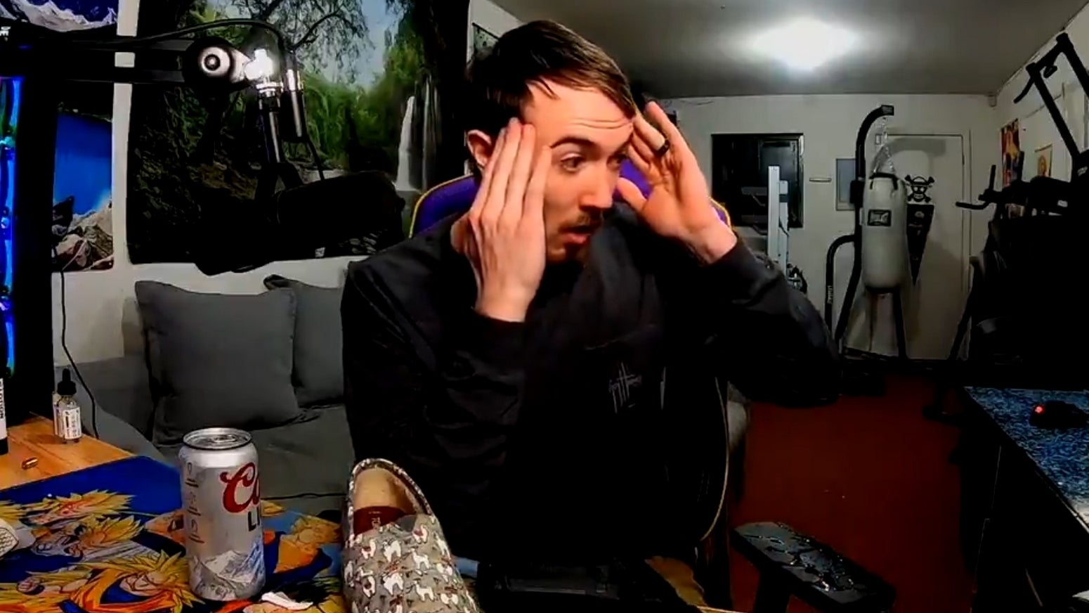 Call of Duty Streamer feuert betrunken eine Waffe im Stream ab, wird ...