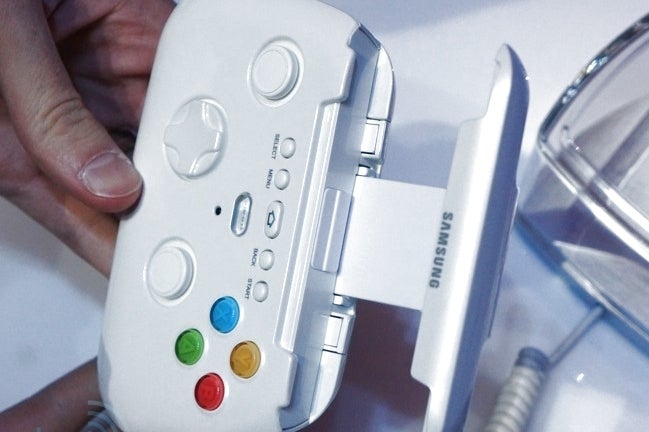 Samsung Galaxy S4 has an Xbox 360-like gaming controller with an ...
