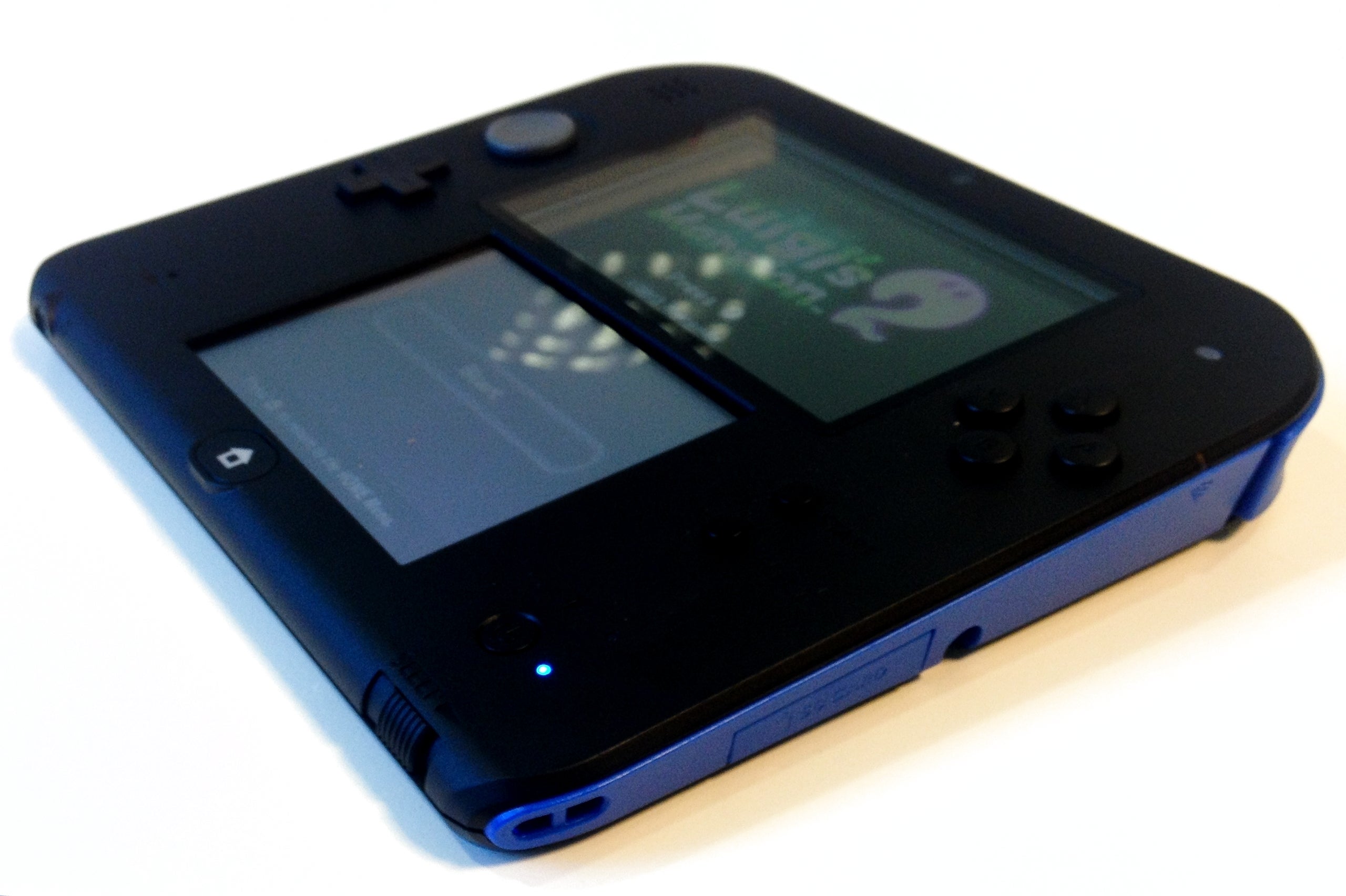 Nintendo 2DS' twin displays actually a single big touchscreen ...