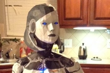 Man builds stunning life-size papercraft models of Mass Effect's EDI ...