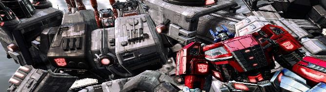 Metroplex Fall Of Cybertron Holding Optimus