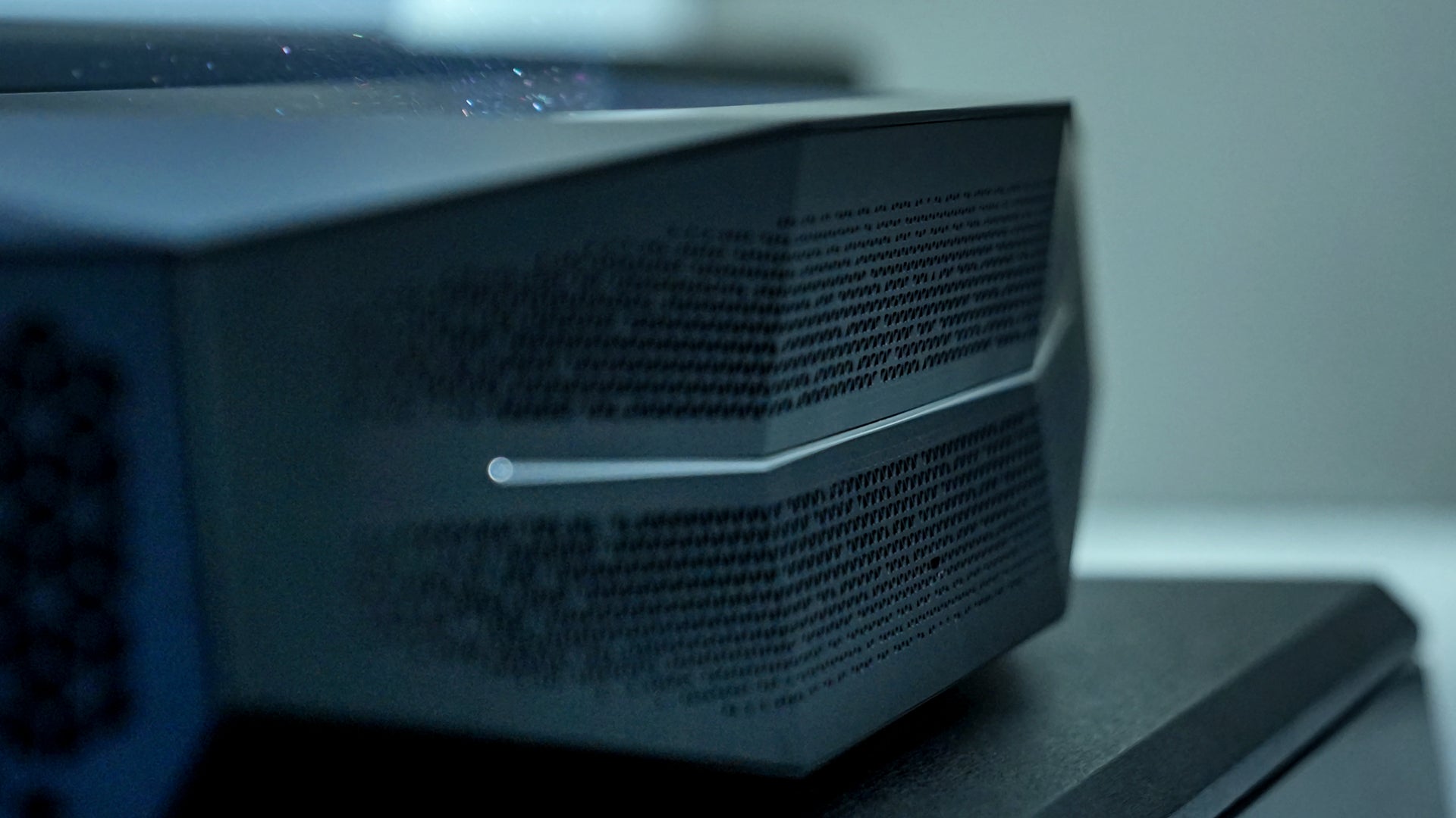 AWOL Vision Aetherion Pro: Neuer High-End-4K-Laserprojektor im Detail ...