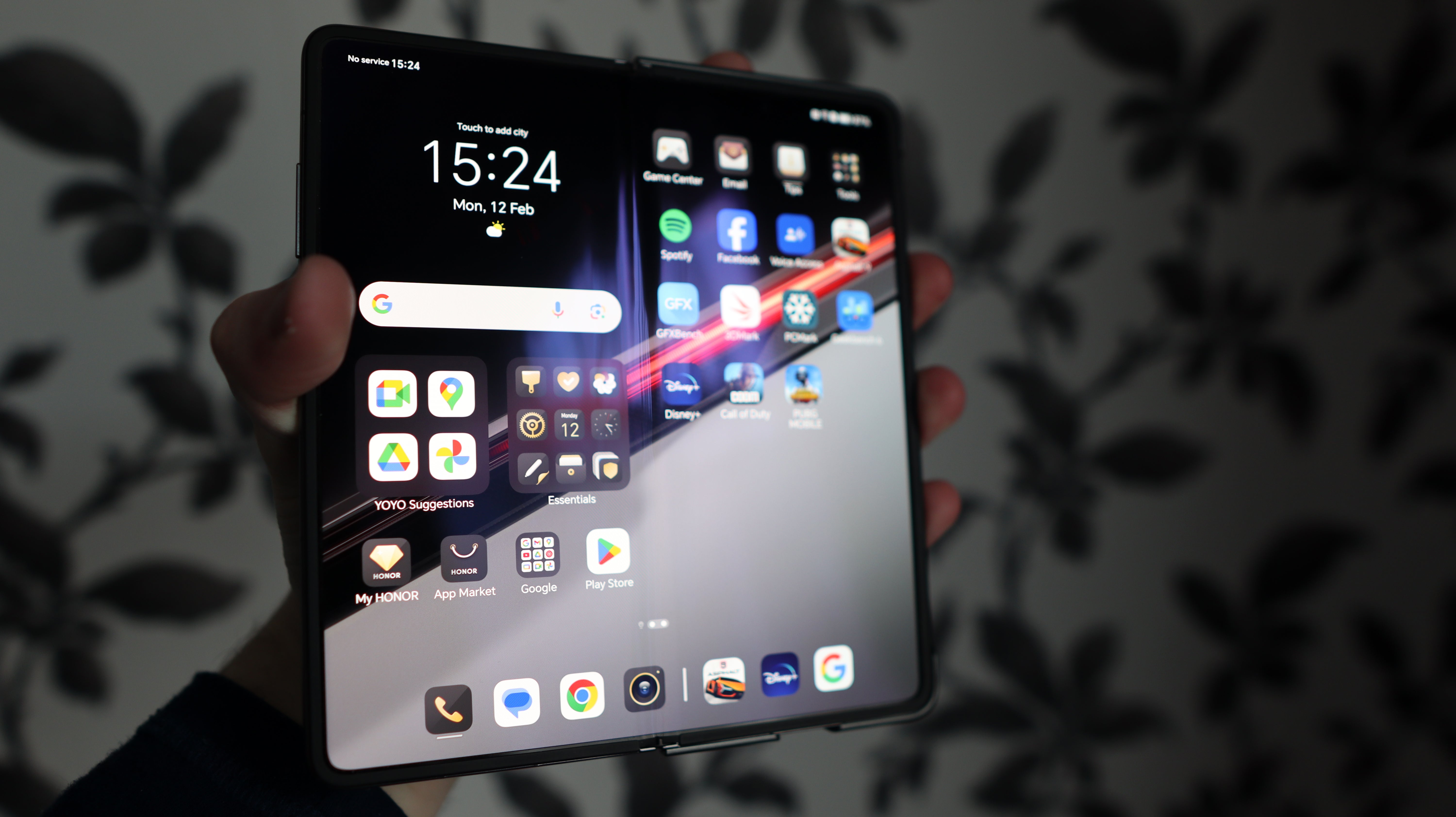 Honor Magic V2 RSR Porsche Design review: a thin foldable with a ...