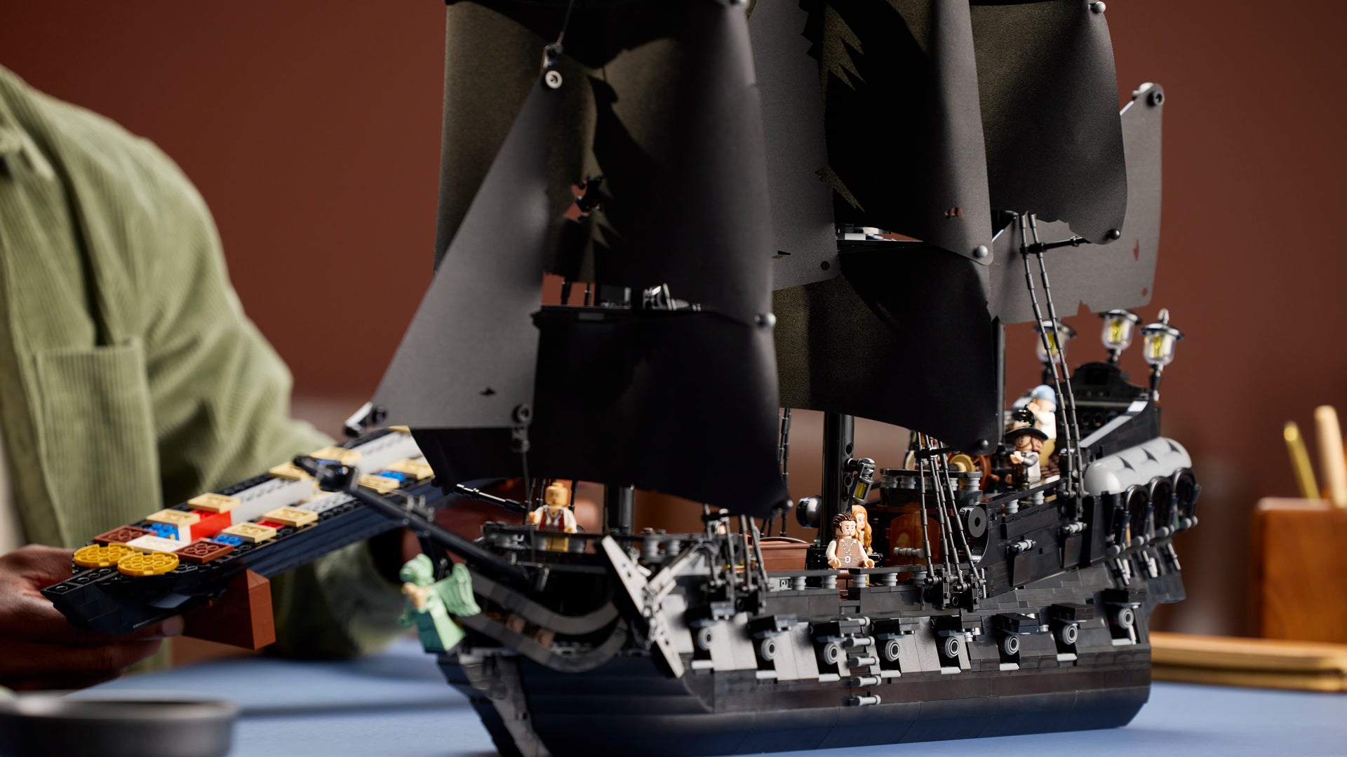 Lego stellt Captain Jack Sparrows Piratenschiff als neues Icons-Set vor | Eurogamer.de