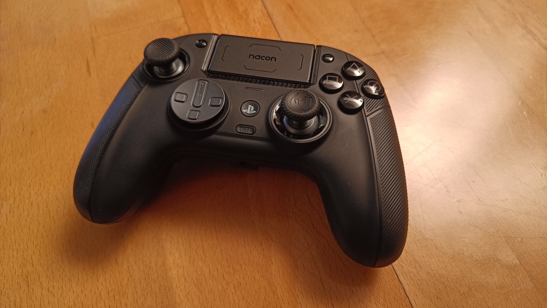 Revolution 5 Pro im Test: Genießt es, den besten Controller für PC und ...