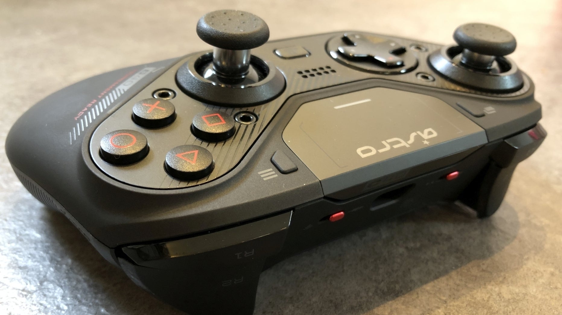 Astro C40 PS4-Controller - Test: Der Handschmeichler | Eurogamer.de