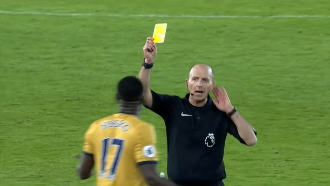 FIFA 21 patch makes the ref calm down a bit with the yellow cards ...