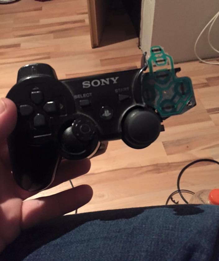 FIFA player destroys controller, gets Mario Götze to replace it | VG247