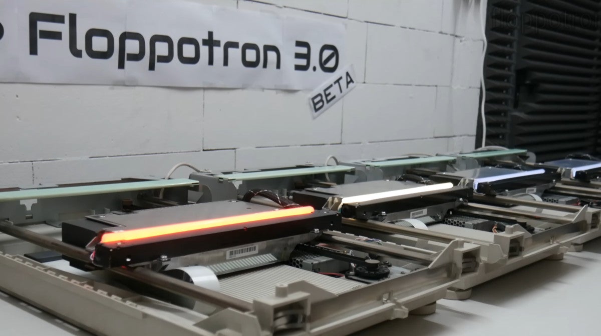 Polak stworzył orkiestrę ze skanerów, dysków twardych i stacji ...