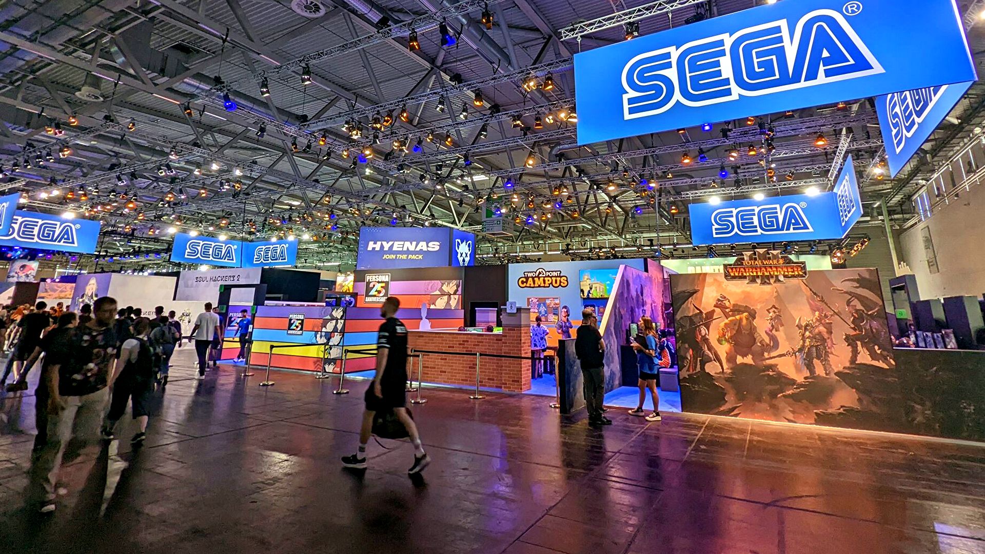 gamescom 2022: Video-Rundgang über die Messe - Games, Indies, Merch und Stände! | Eurogamer.de