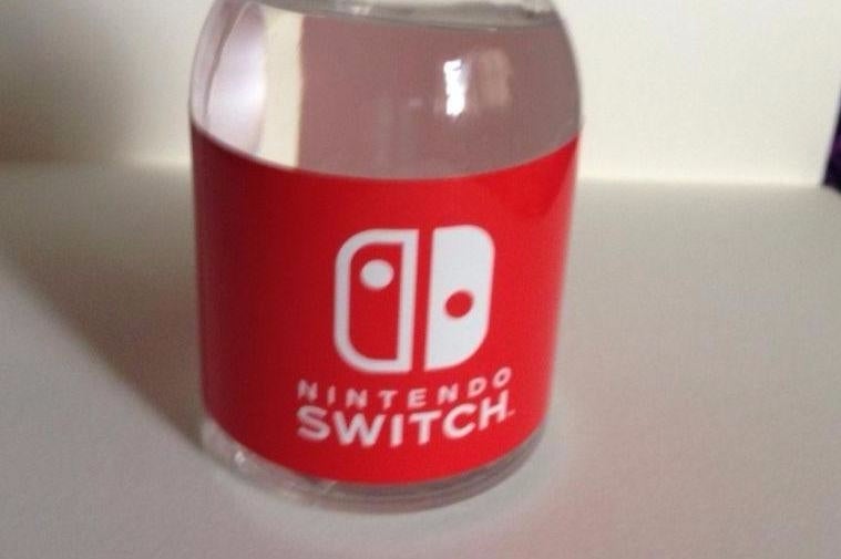 Garrafa de água da Nintendo Switch vale $100 no eBay | Eurogamer.pt