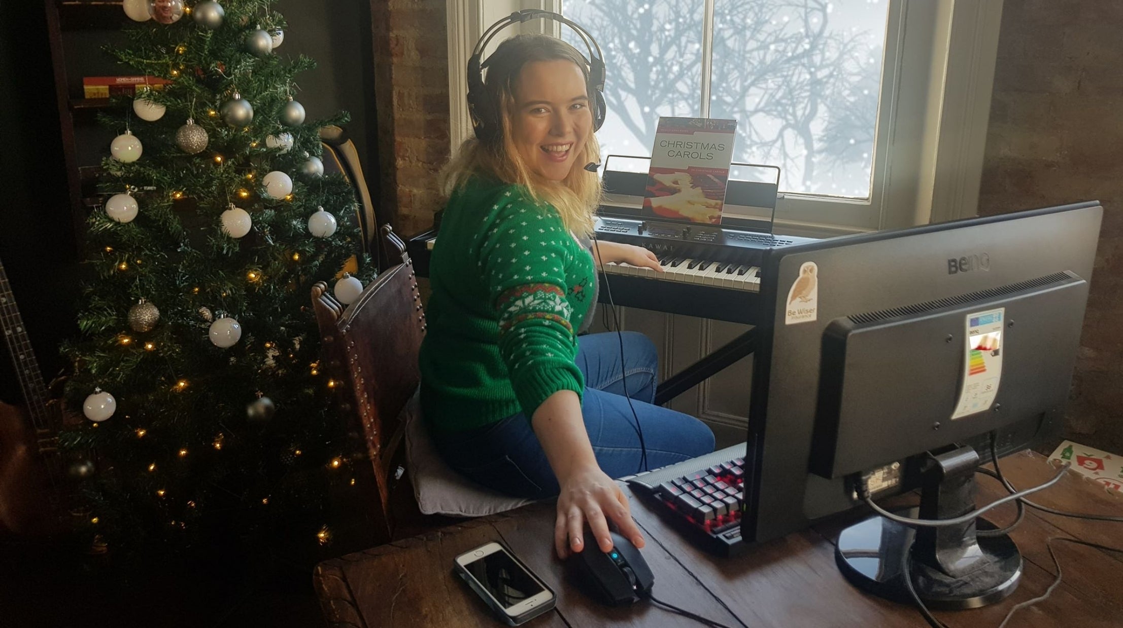 I went Christmas carolling in Rust with a real piano - and got shot a ...