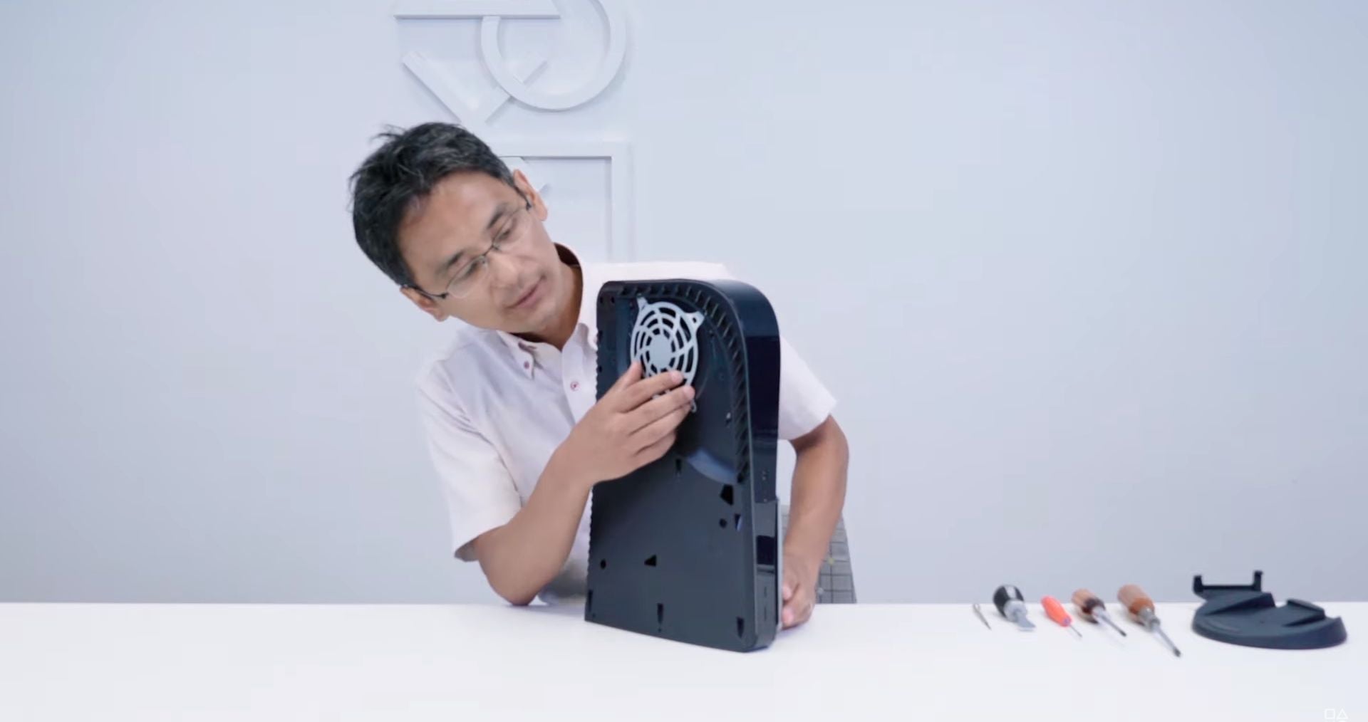 PlayStation 5 console design, including PS5 Digital Edition, ports, and ...