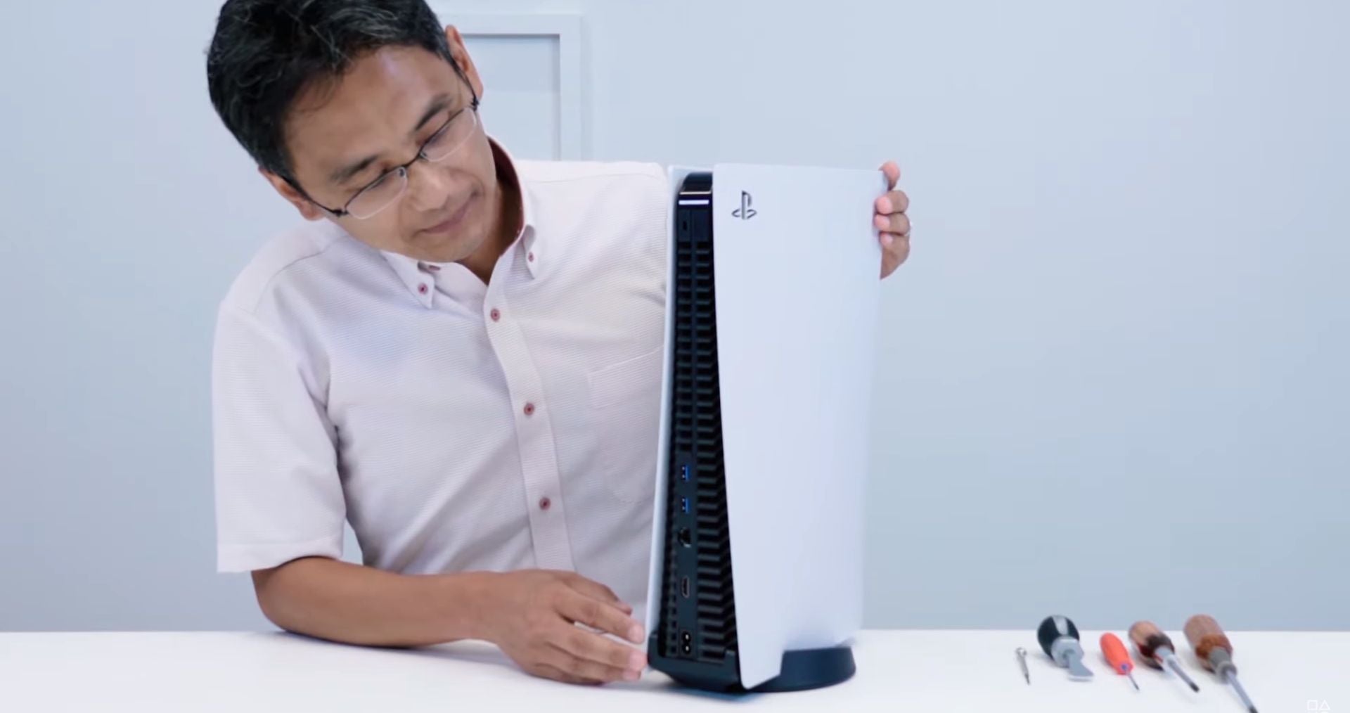 PlayStation 5 console design, including PS5 Digital Edition, ports, and ...