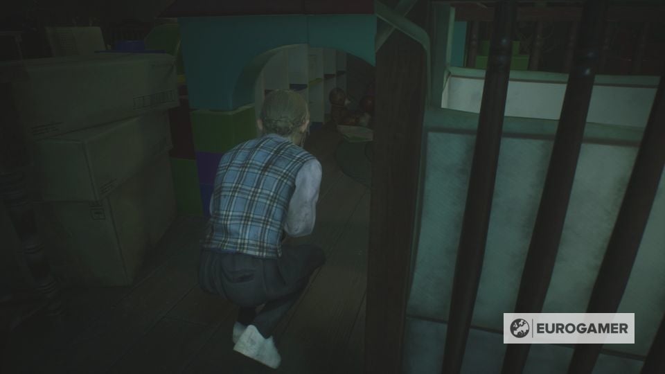 Resident Evil 2 - Orphanage, Sherry block puzzle and Sherry stealth ...