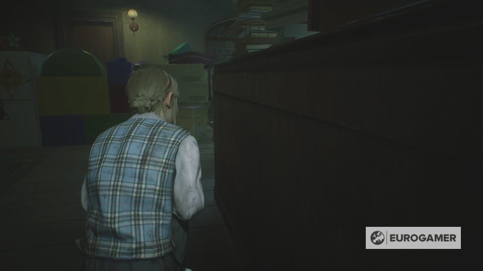 Resident Evil 2 - Orphanage, Sherry block puzzle and Sherry stealth ...