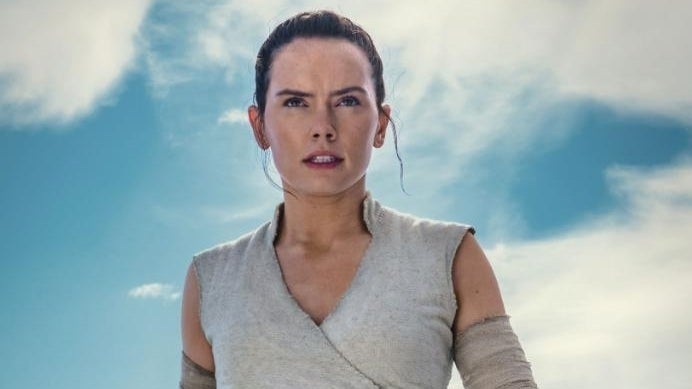 Star Wars Rise of Skywalker: Rey segura o lightsaber de forma invulgar ...