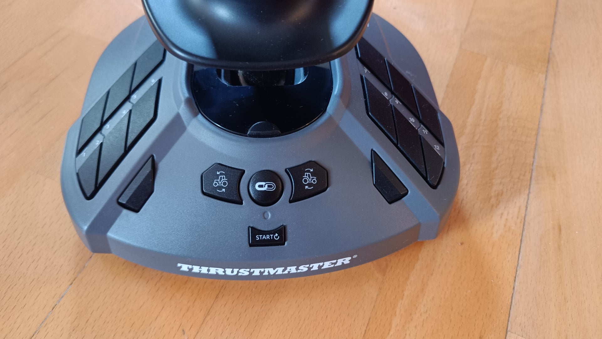 SimTask FarmStick im Test: Damit bekommt ihr die Traktoren wenigstens ...