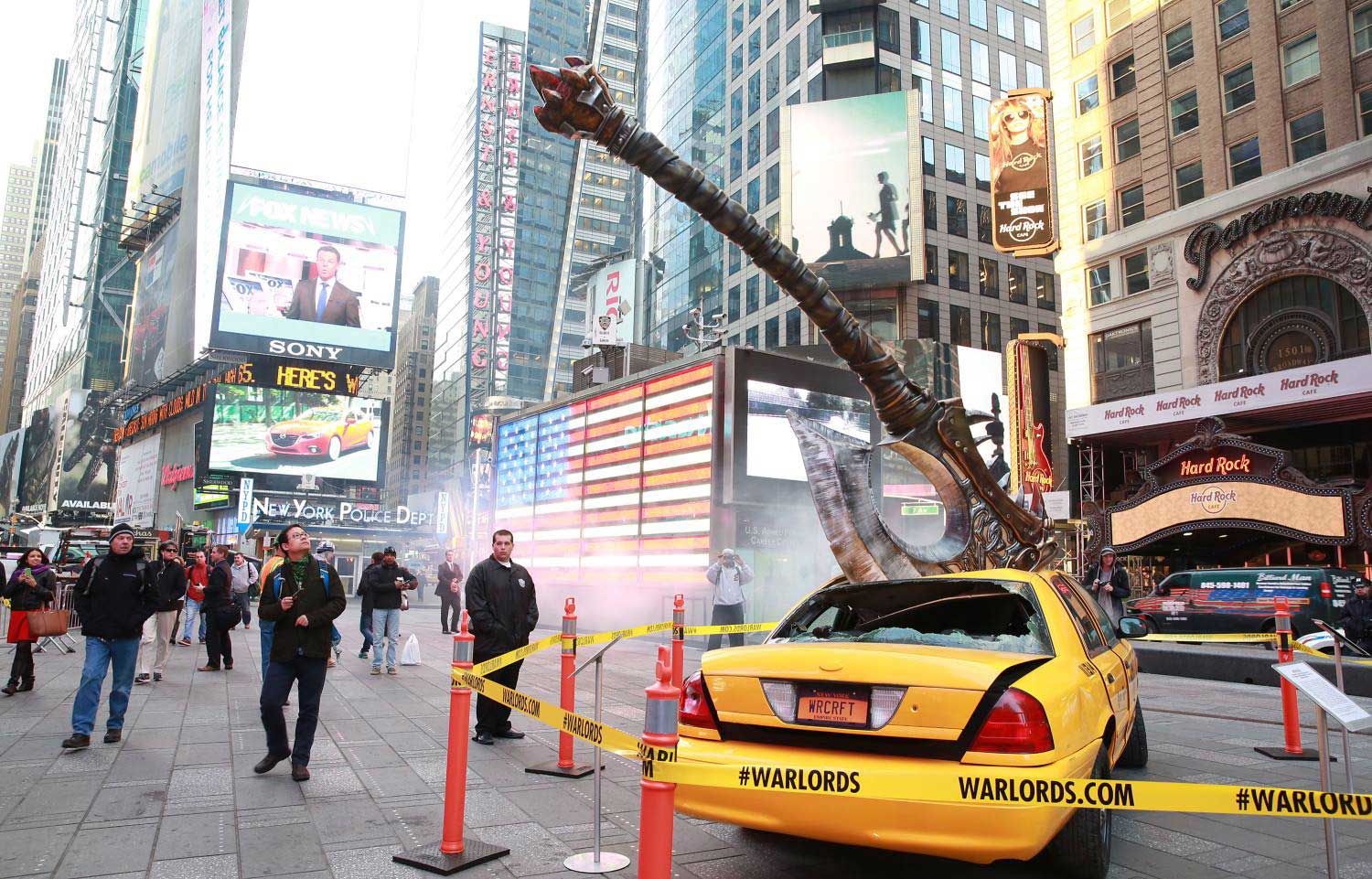 Warlords of Draenor launch inspires cool Times Square installation | VG247